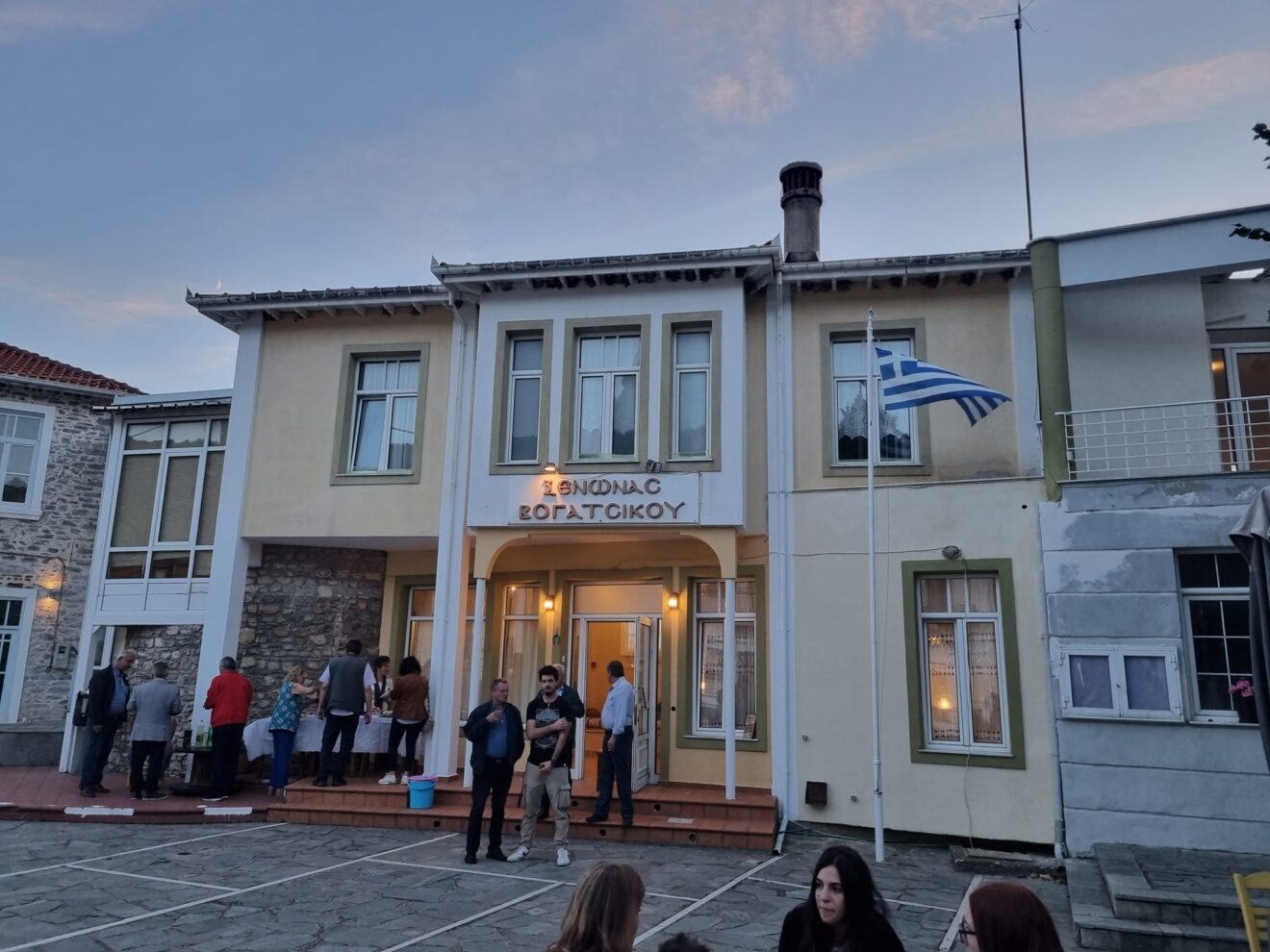 Ξανάνοιξε ανακαινισμένος ο Ξενώνας Βογατσικού (φωτο – βίντεο) – fouit.gr